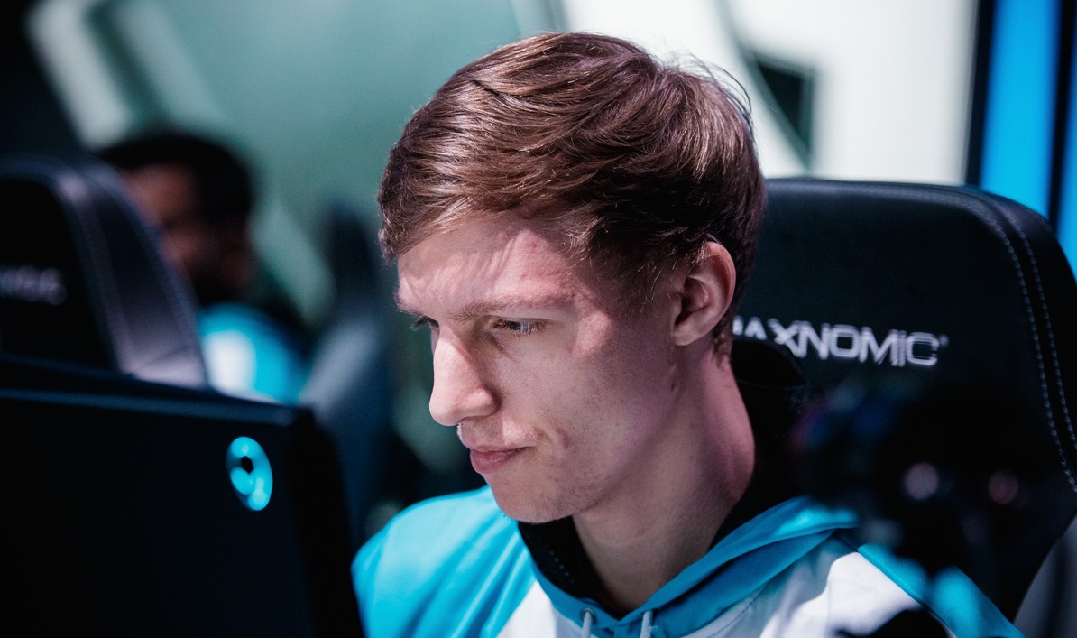 Top 10 Best Apex Legends Players | Gamers Decide