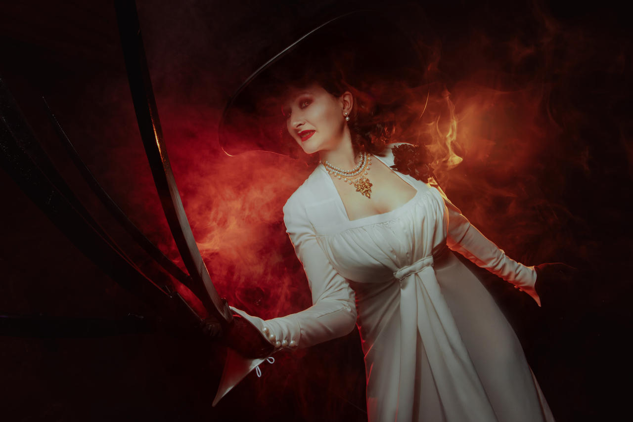 The 30 Best Lady Dimitrescu Cosplays We've Ever Seen (Most Beautiful ...