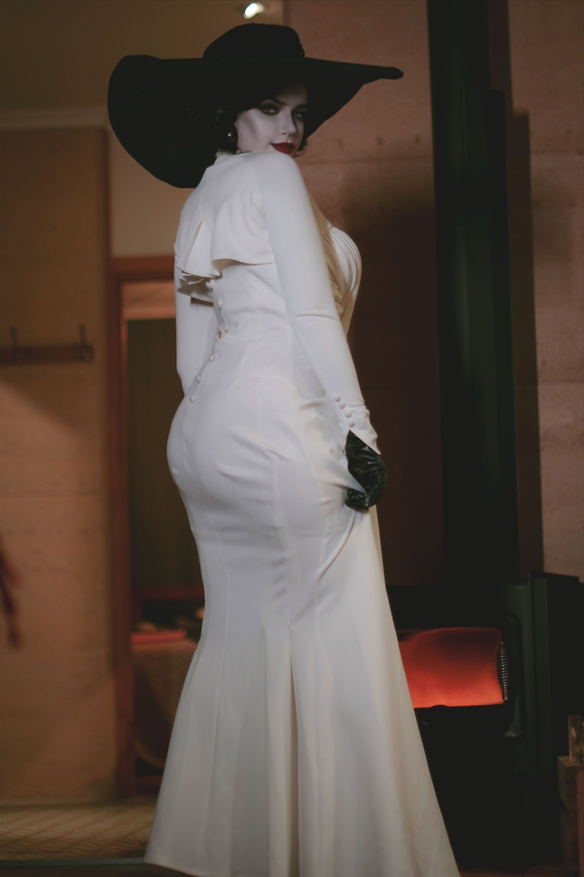 The 30 Best Lady Dimitrescu Cosplays We've Ever Seen (Most Beautiful ...