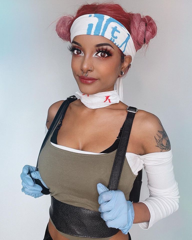 The 10 Best Lifeline Cosplays We've Ever Seen (Best Looking) | GAMERS DECIDE