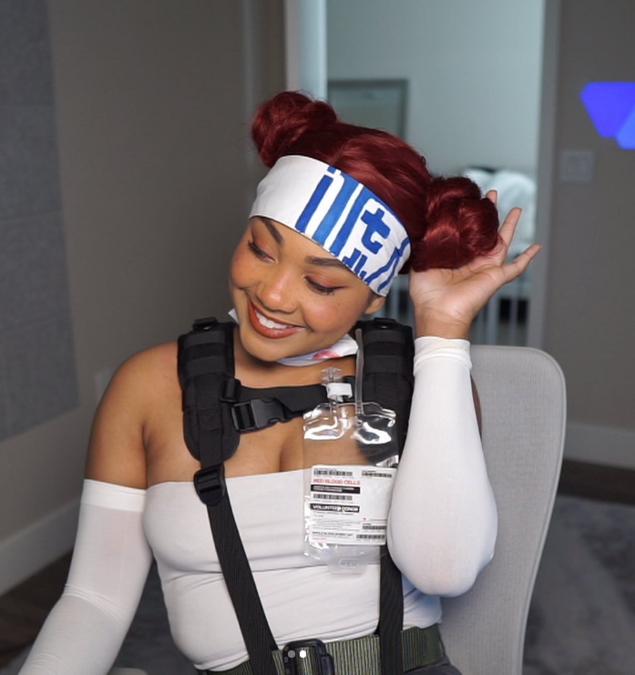 The 10 Best Lifeline Cosplays We've Ever Seen (Best Looking) | GAMERS DECIDE