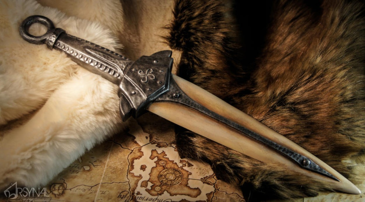 [Top 10] Skyrim Best Daggers In The Game | GAMERS DECIDE